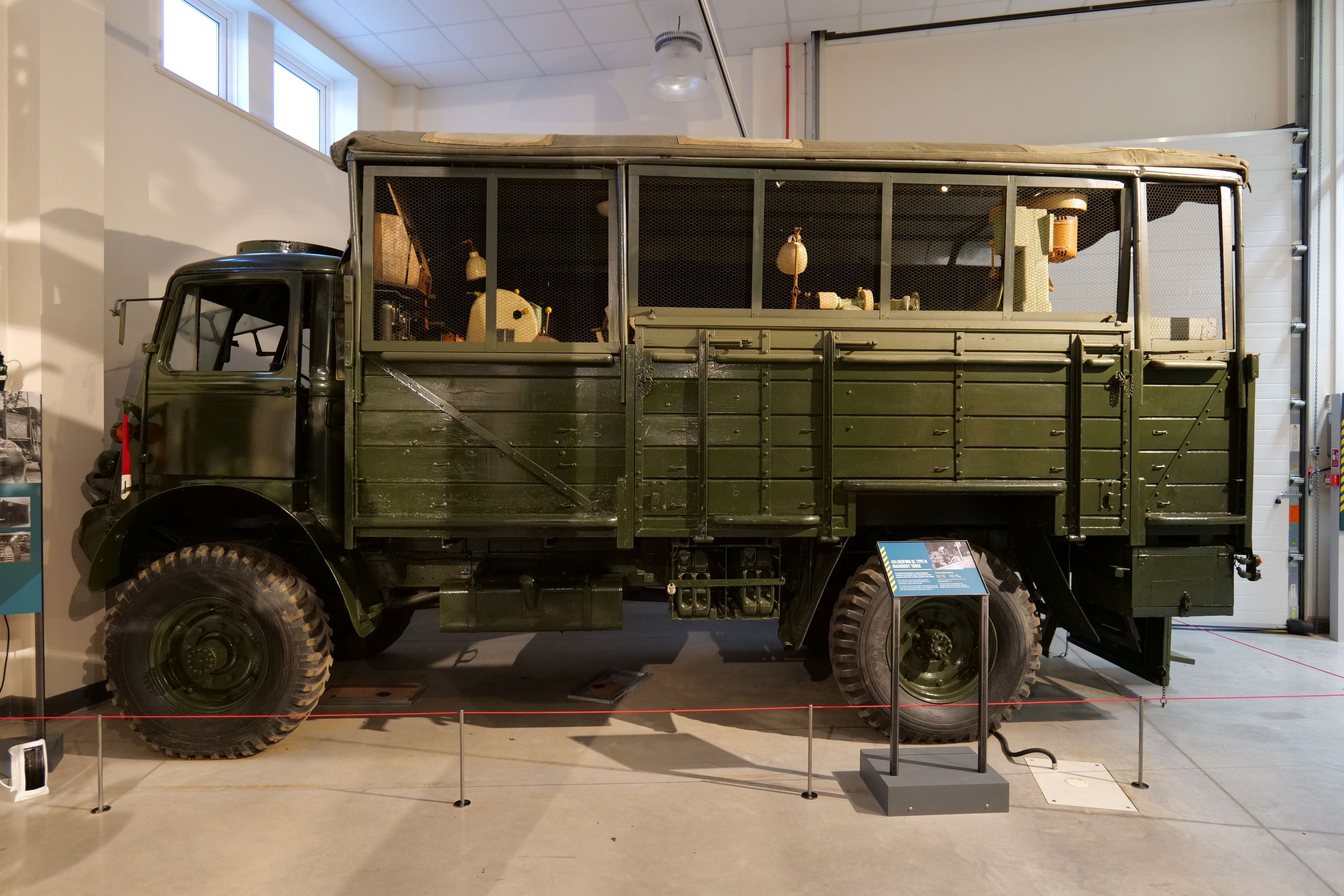 Bedford QL TYPE M Workshop Truck REME Museum :Maquetland.com:: Le monde de la maquette